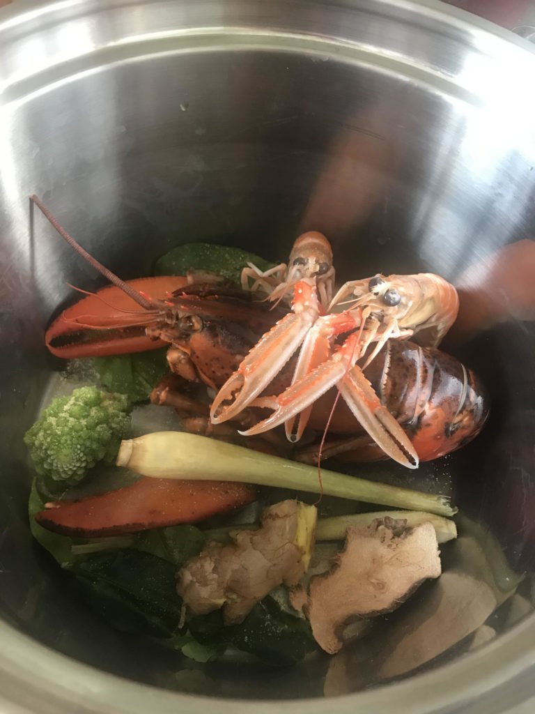 Nage de Homard et Langoustine en curry vert - Maho Nabé - Obsession Luxe